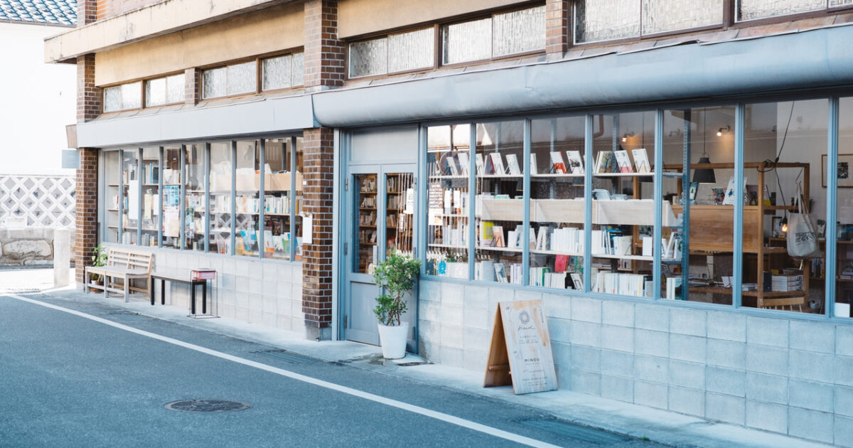 MINOU BOOKS（福岡）：連載「あの本屋に行こう」 | me and you little magazine & club